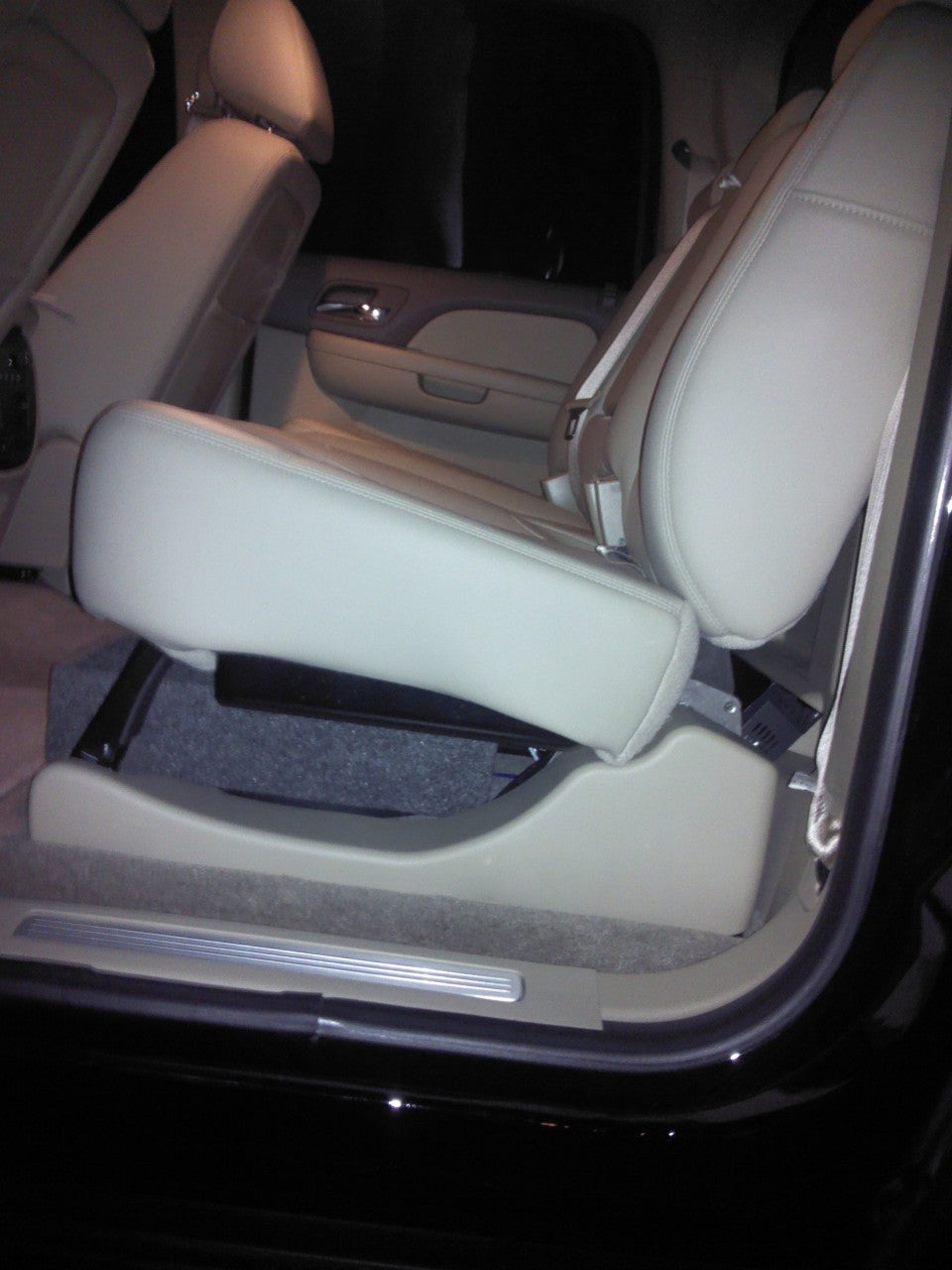 2002-2006 Chevrolet Avalanche Dual Subwoofer Enclosure – Sound ...